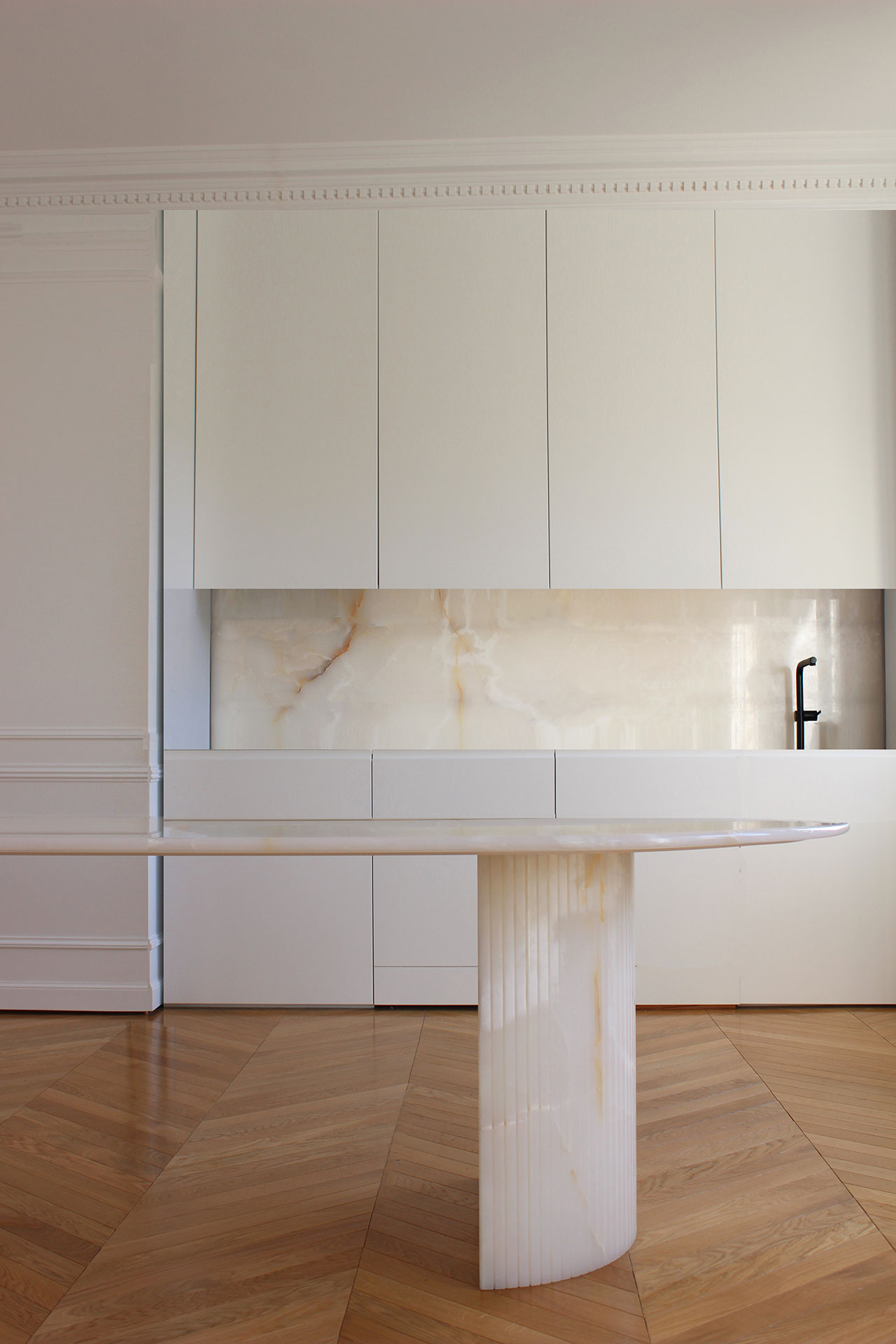 Luna White Onyx Dinning Table - Marbera