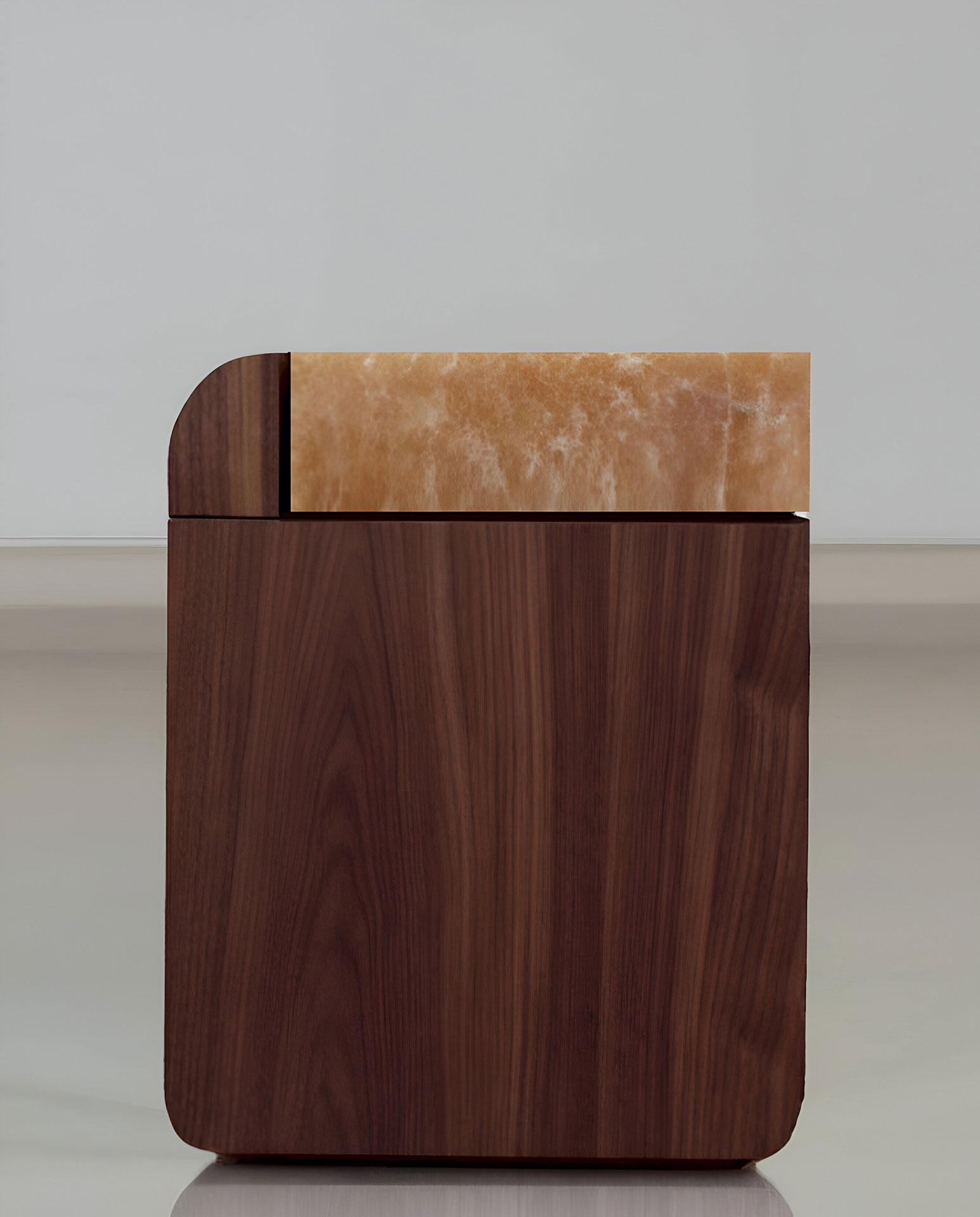 AMO WALNUT AND HONEY ONYX STORAGE TABLE - Marbera