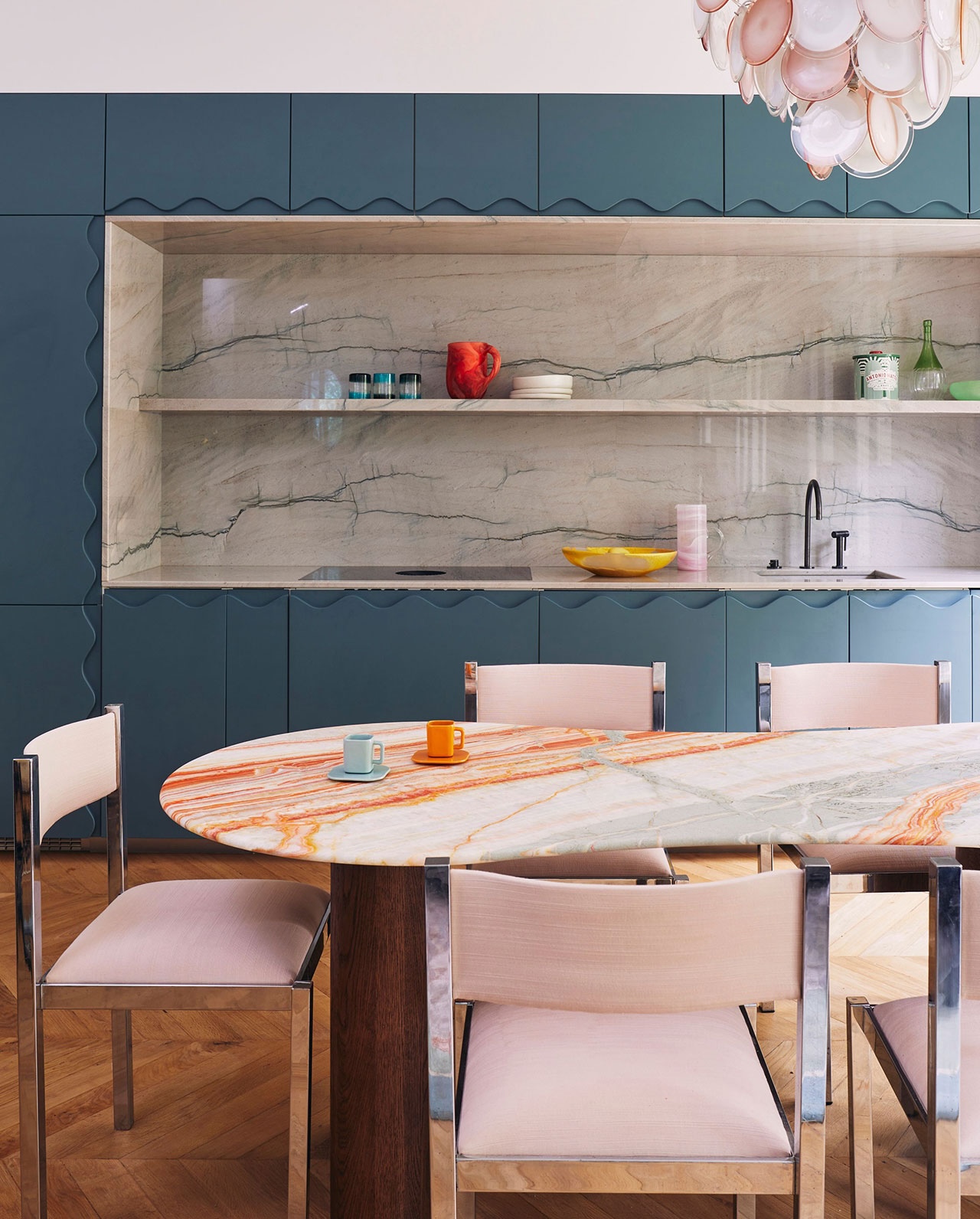 WAVY RAINBOX ONYX DINING TABLE - Marbera